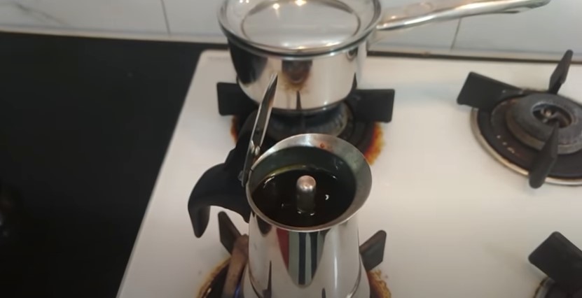 What is a Percolator Coffee Maker?